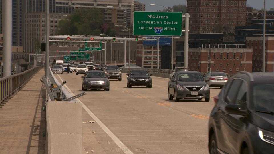 Man pulls a gun on a woman during Liberty Bridge road rage incident