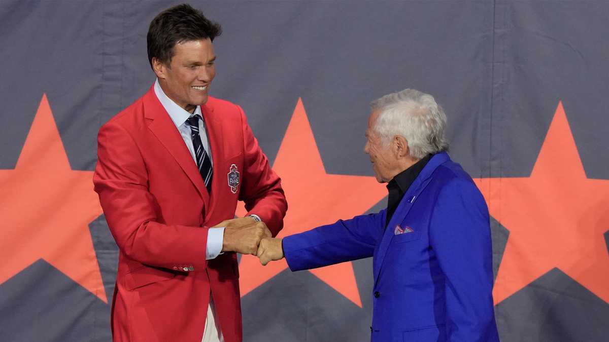 Patriots Retire No 12 During Bradys Patriots Hall Of Fame Induction