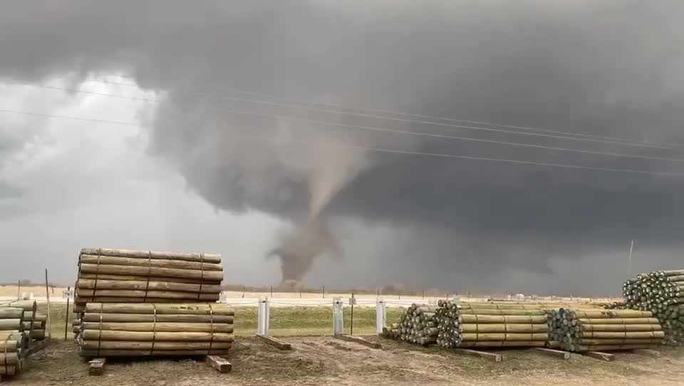 NWS confirms 10 tornadoes struck Iowa during Friday's storms