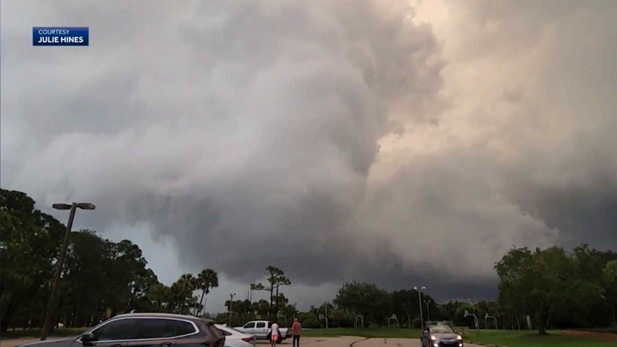 Tornado touches down near Boynton Beach
