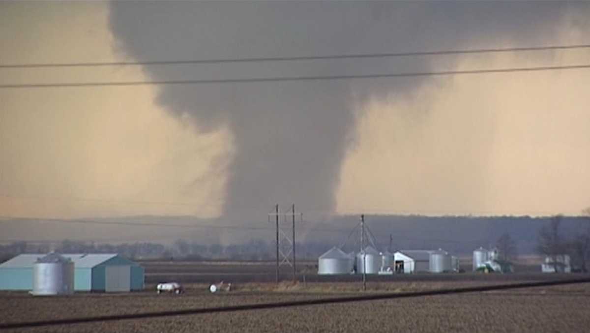Harrowing video shows moment tornado tears through central Illinois Harrowing video shows moment tornado tears through central Illinois