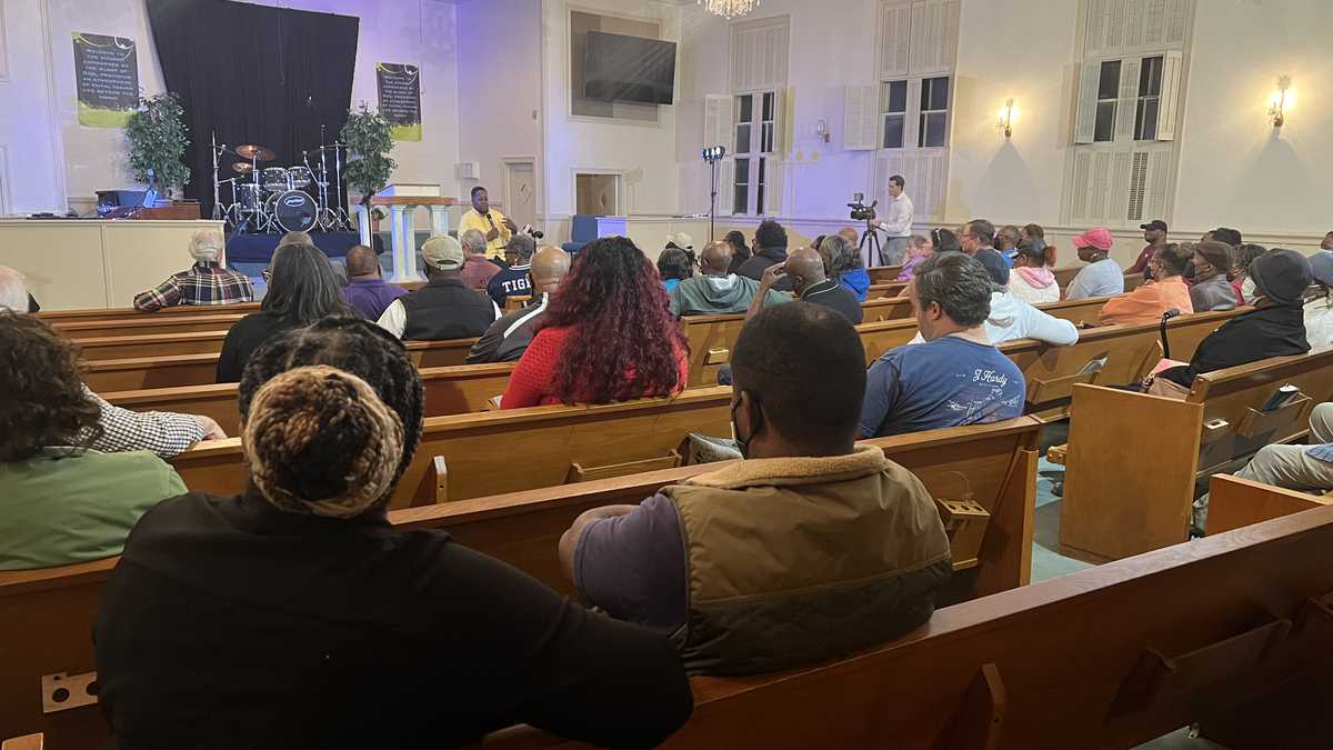 Jackson businesses, residents look for answers amid ongoing water crisis