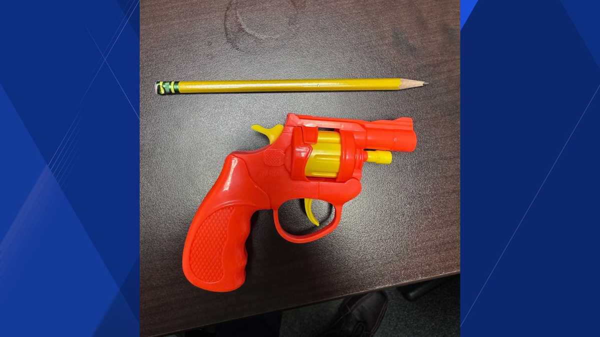 Student turns over toy gun at Cape Coral High School