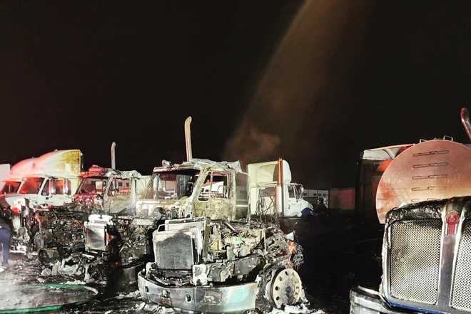 South Carolina: Fire destroys tractor-trailers