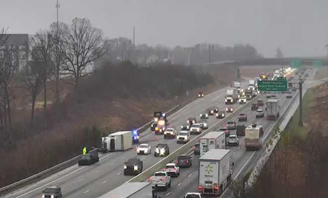 Lanes block on I-85 in Spartanburg County due to overturned tractor trailer