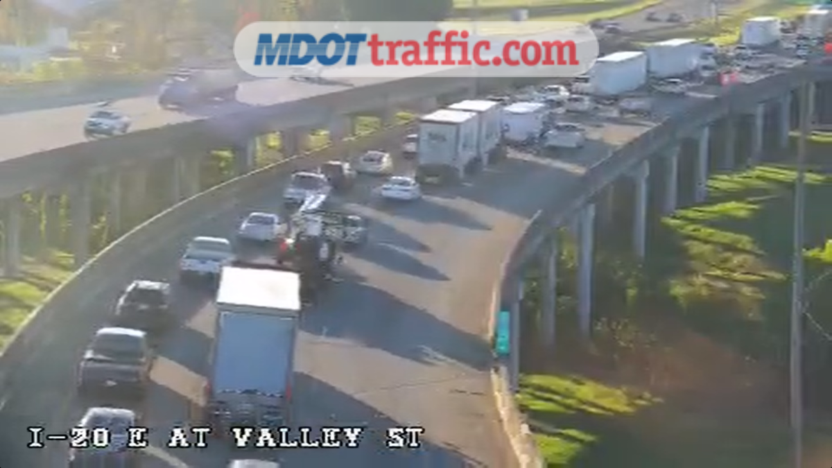 Traffic Alert: Crash on I-20 at I-55 South causes major backup Traffic Alert: Crash on I-20 at I-55 South causes major backup