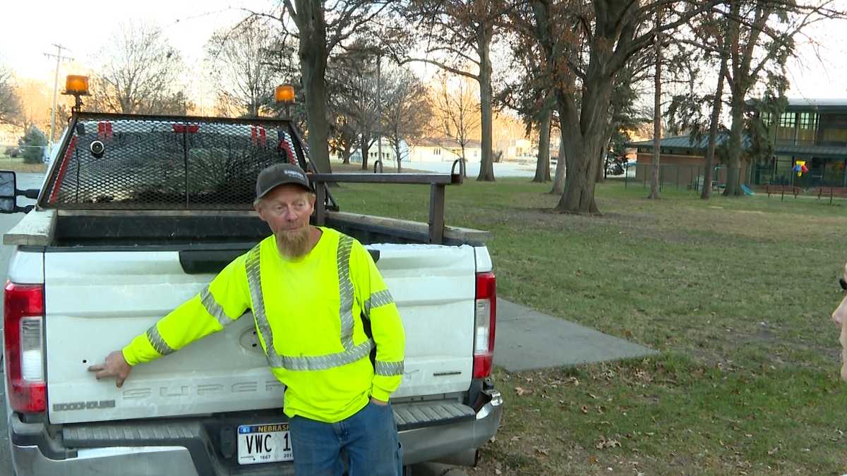 Omaha traffic control worker shot at while on the job