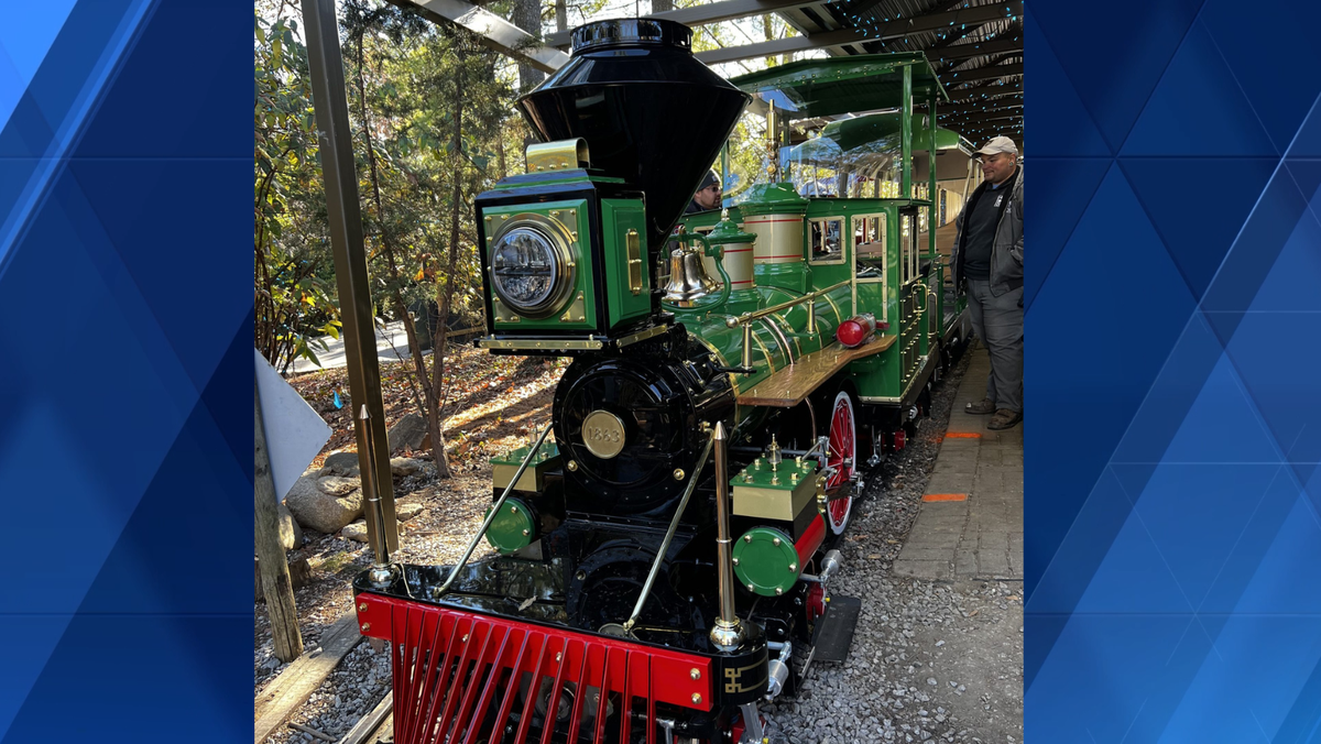 Cincinnati Zoo debuts new electric train powered by solar panels