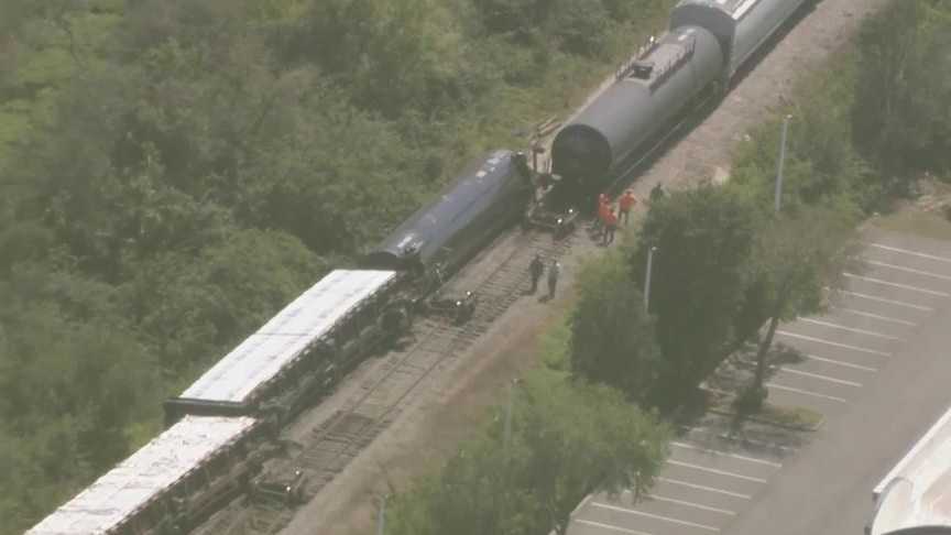 Train partially derails in Florida