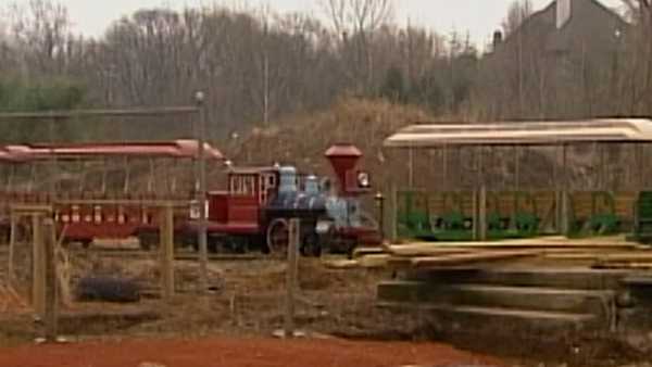 Louisville Zoo is selling both of its trains 2 years ago sinkhole ...