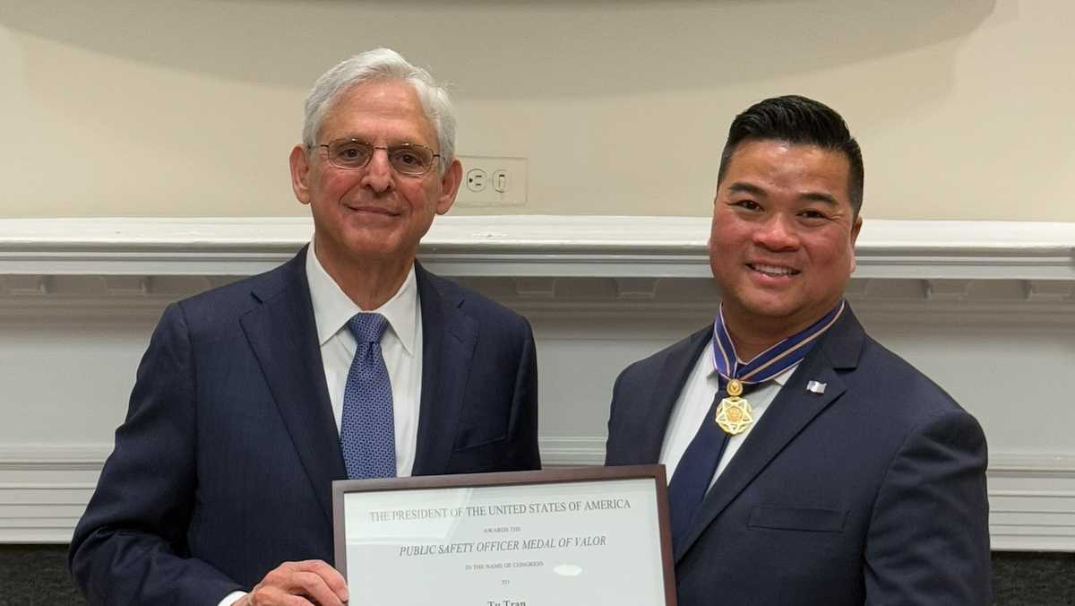 Nebraska police officer receives Medal of Valor