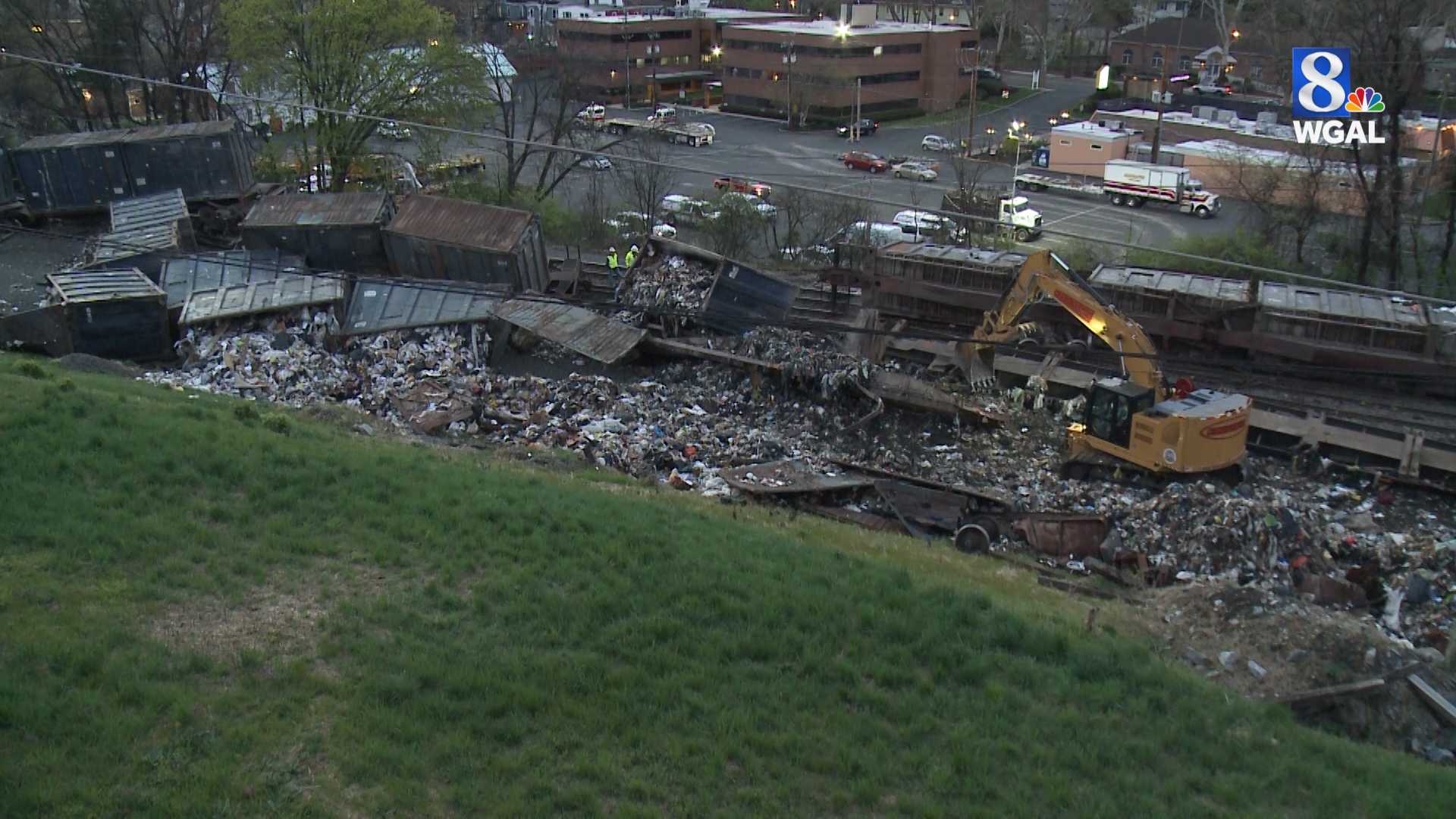Video: Trash Train Derails, Spilling Garbage Along Tracks In Wyomissing, Berks County | atelier ...