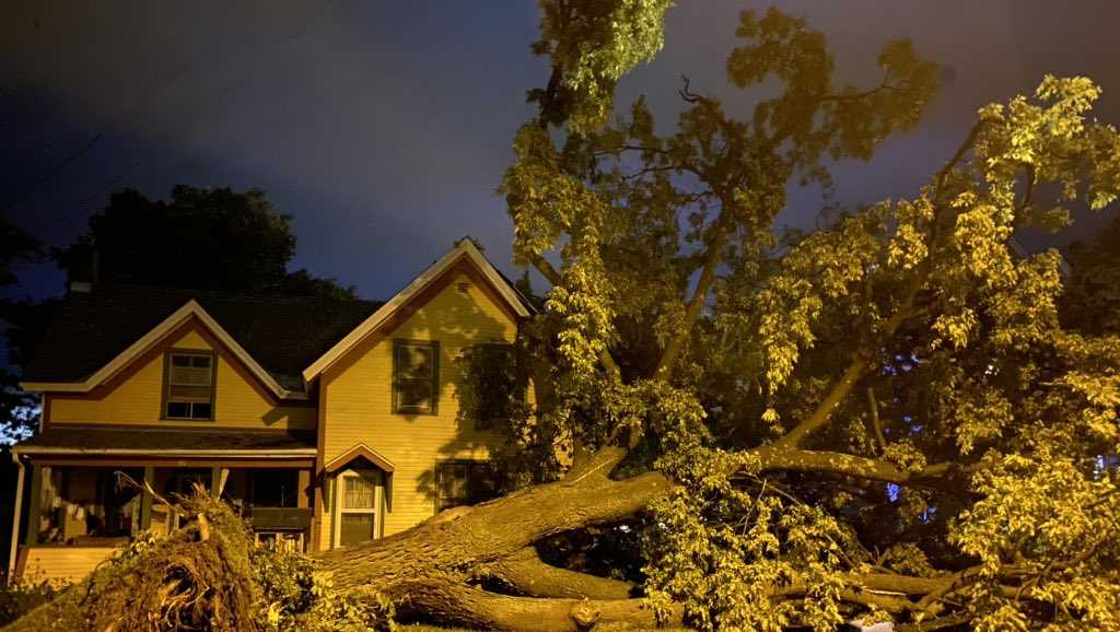 Storm leaves thousands without power
