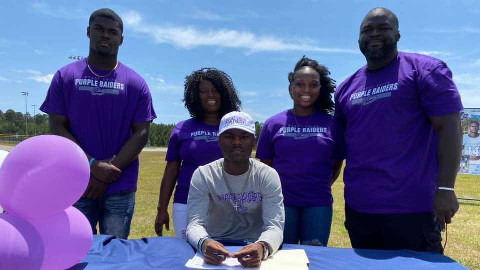 Long County football star Treyon Davis signs with University of Mount Union