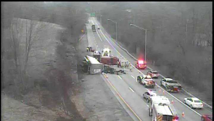 I-71 North closed because of crash just before Watterson Expressway