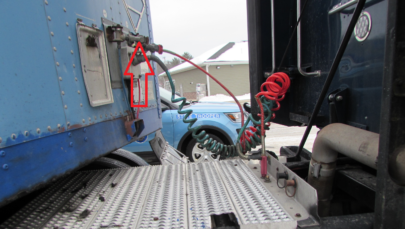 Tractor-trailer with no trailer brakes stopped by state police