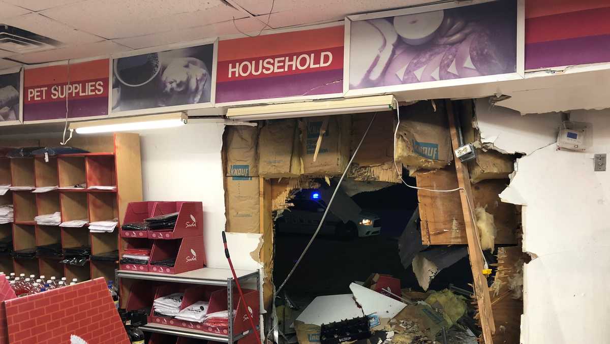 Men attempt to steal ATM after crashing truck through store