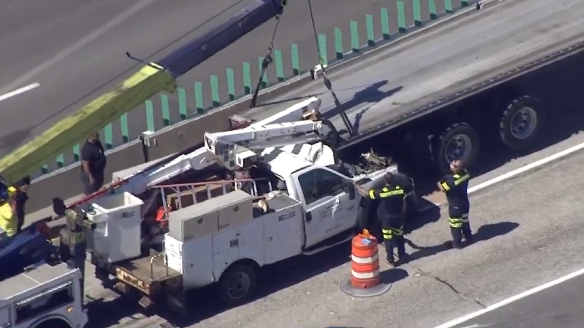 Truck under flatbed semi: Freeway closure on I-43 NB near Brown Deer Rd.
