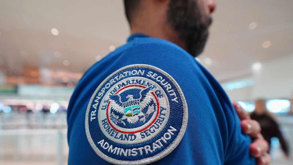 Hundreds of TSA agents quit after missed paychecks