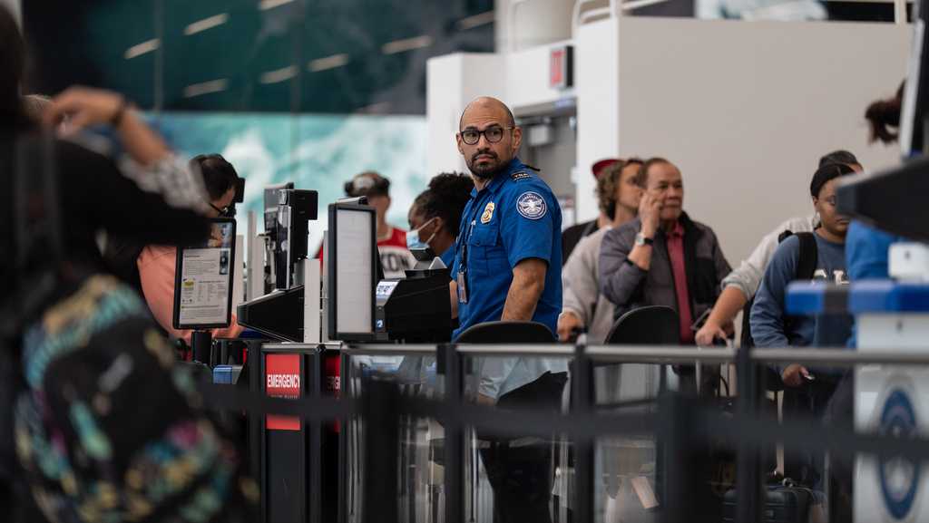 Bills to pay FAA and TSA workers keep stalling in Congress
