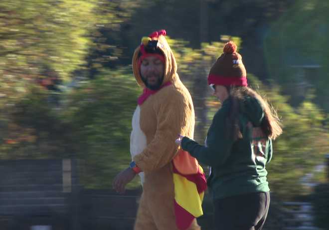 Hundreds of runners kick off Thanksgiving with Turkey Day 8K