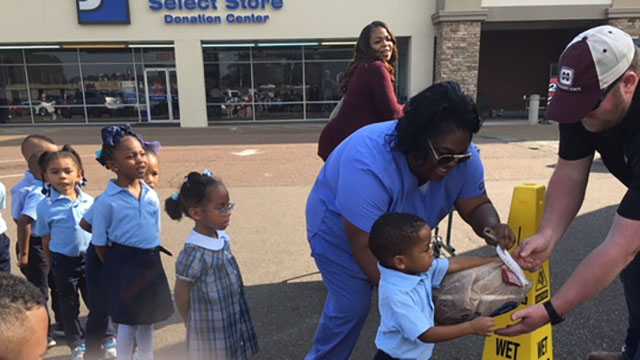 Annual Turkey Drive 16 collects hundreds of Thanksgiving turkeys