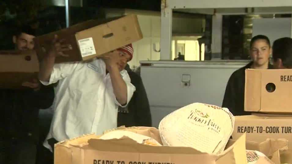 500 free turkeys given to families at Vacaville event