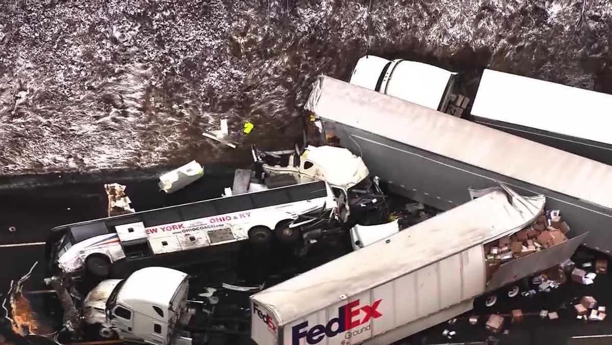 Fed review cites high speed in turnpike crash that killed 5