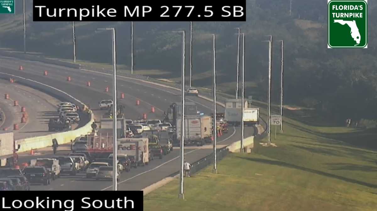 Fatal crash closes southbound lanes on Florida's Turnpike in Clermont