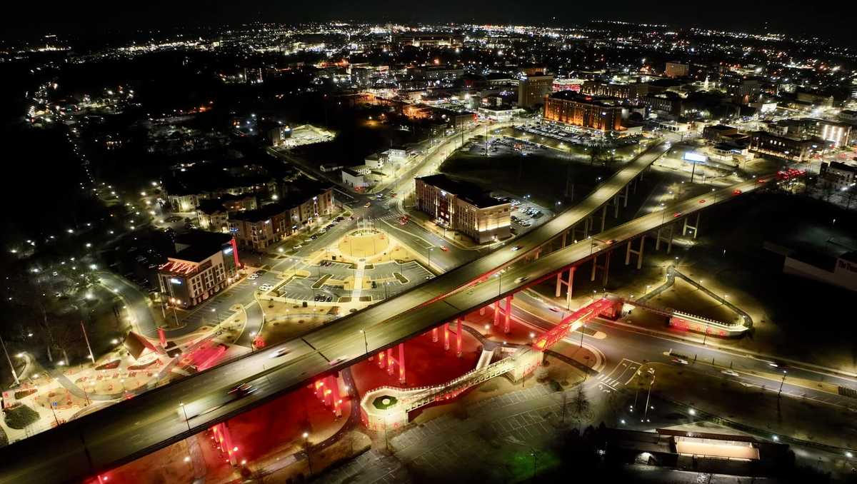 Tuscaloosa turns crimson to thank Saban, welcome DeBoer