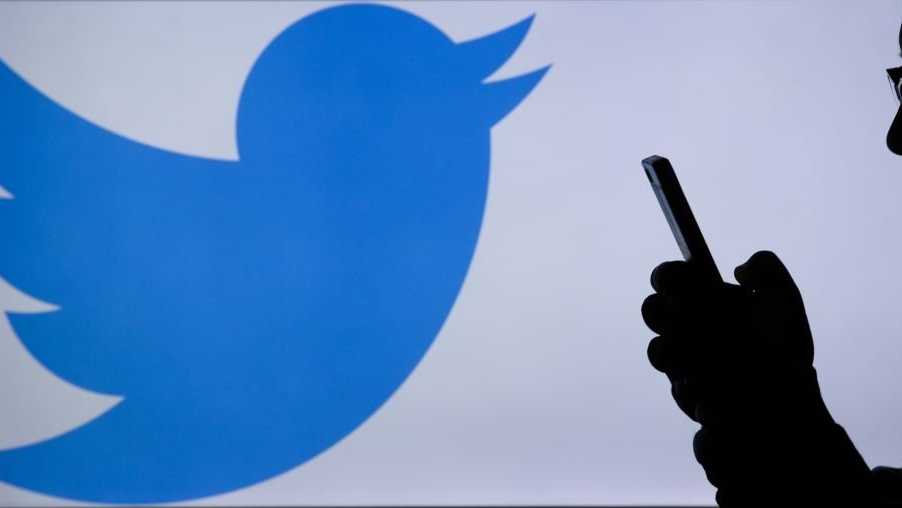 Twitter 'irregularity' causing widespread outage