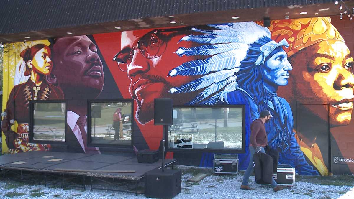 Voter registration community concert held in Fayetteville