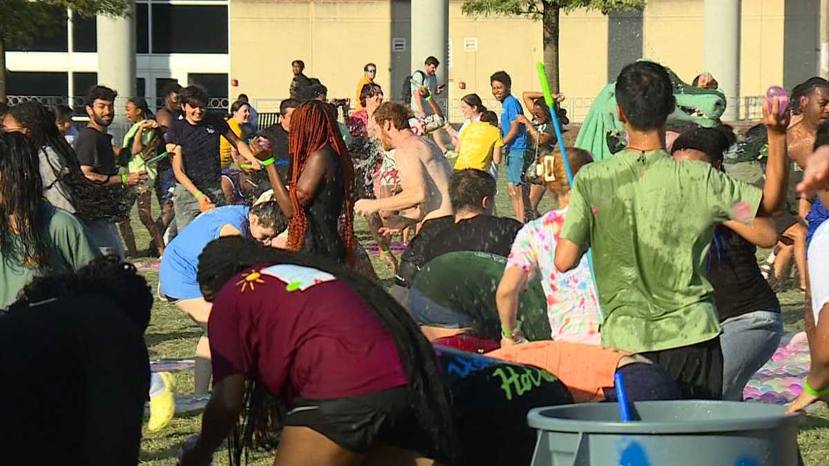 UAB students enjoy some wet fun at Blazer Splash