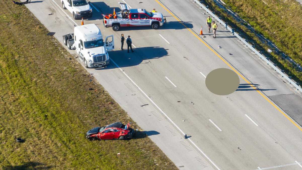 Deadly crash shuts down I-75 southbound near Lee and Charlotte County line