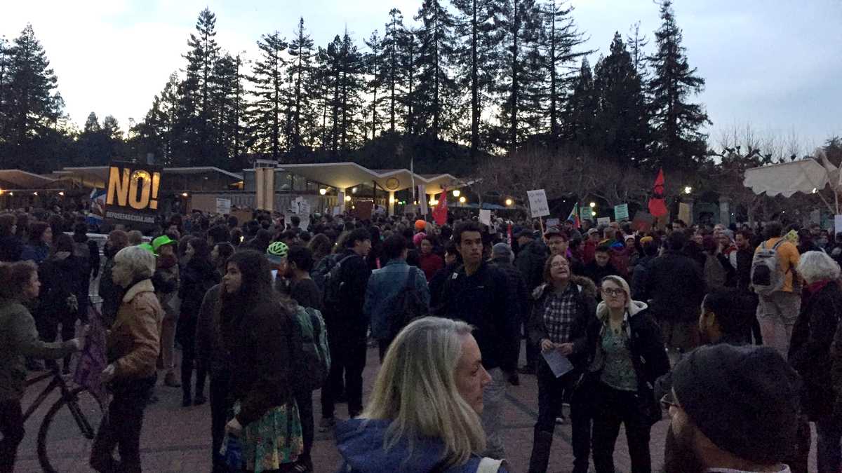 Violent protesters block Berkeley talk by Breitbart editor