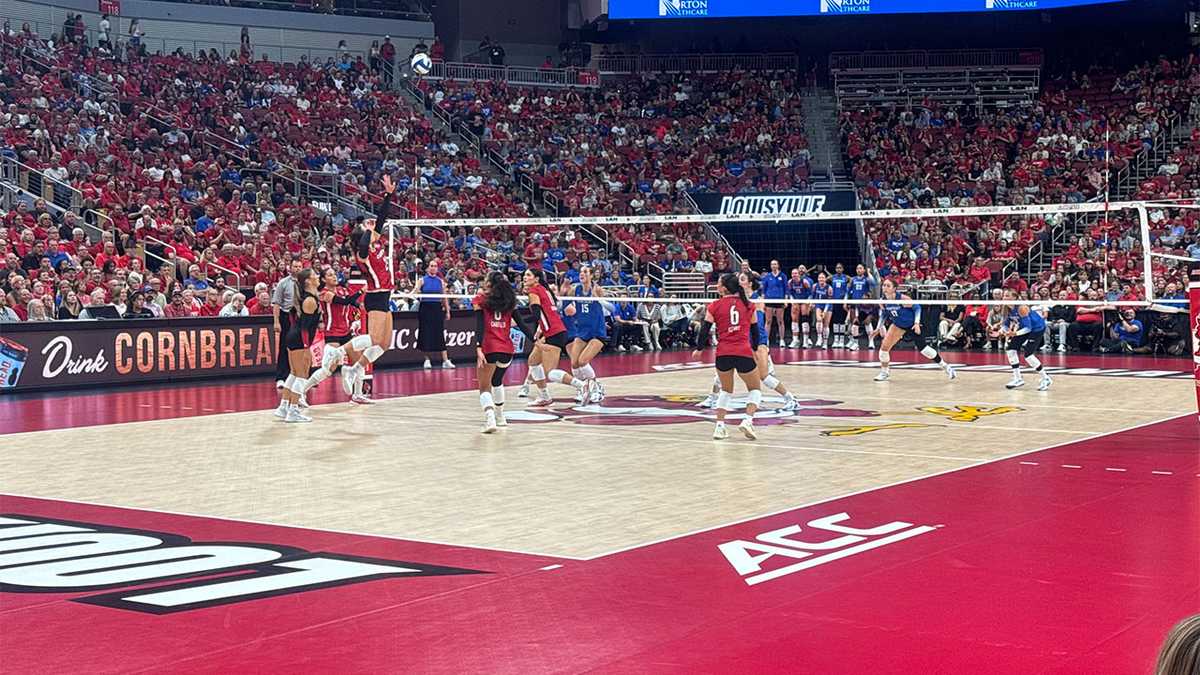 No. 6 UK volleyball takes down No. 3 UofL in five sets
