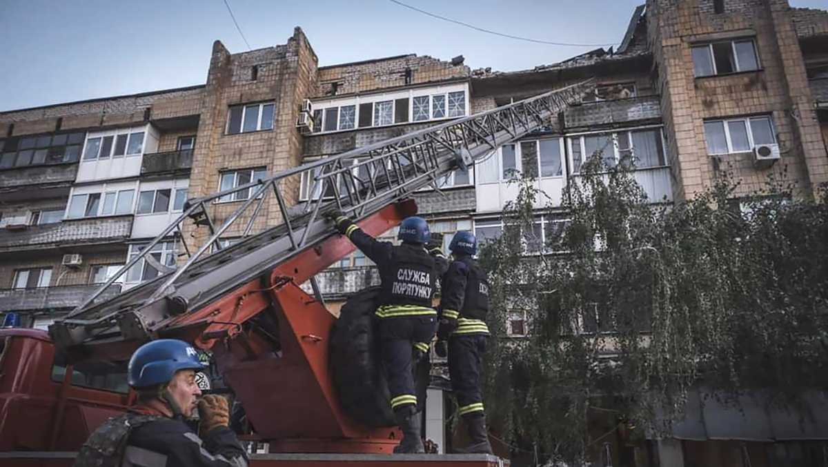 7 dead, dozens injured after Russian missiles slam into Ukrainian city