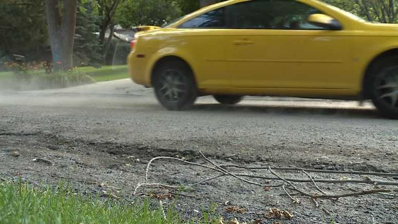 City Council delays vote on policy for unimproved streets
