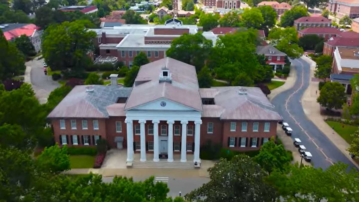 Unconfirmed bomb threat leads to building evacuation at Ole Miss