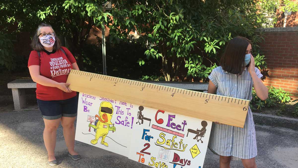 Auburn teachers hold ‘stand in’ to protest school reopening plans