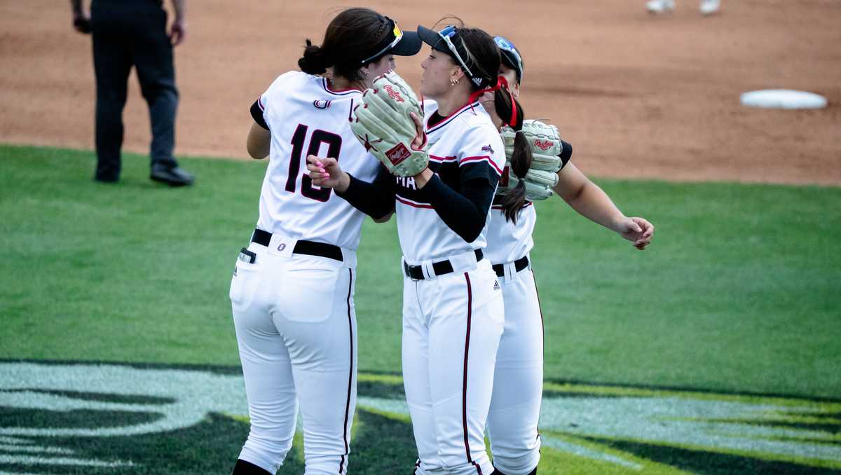Omaha softball upsets Washington to move on in NCAA regionals