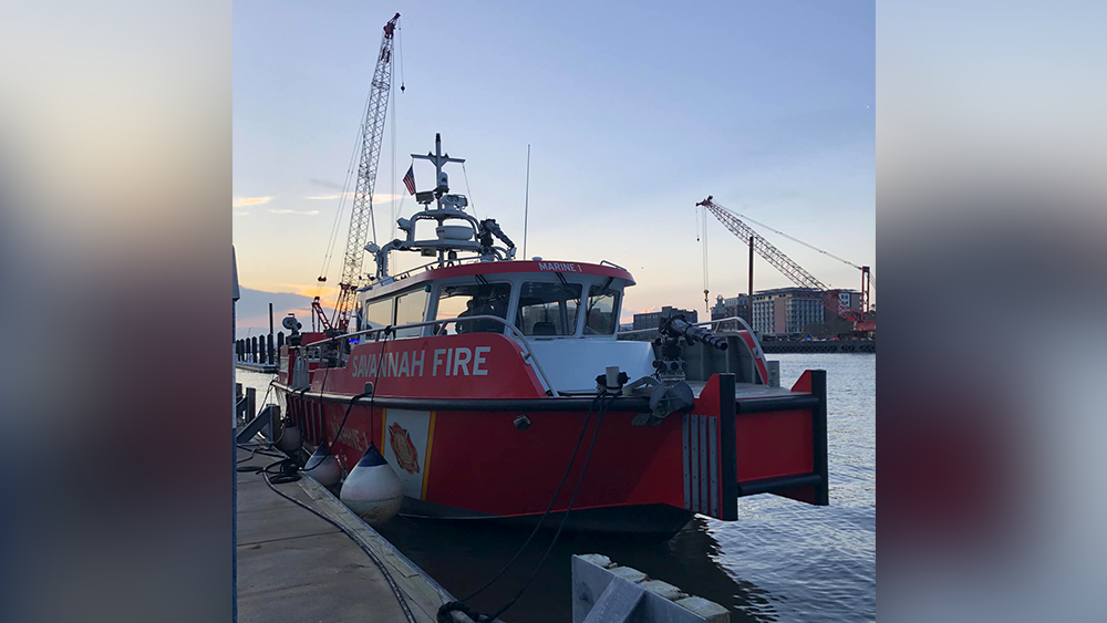 Crews rescue 2 people from the Savannah River