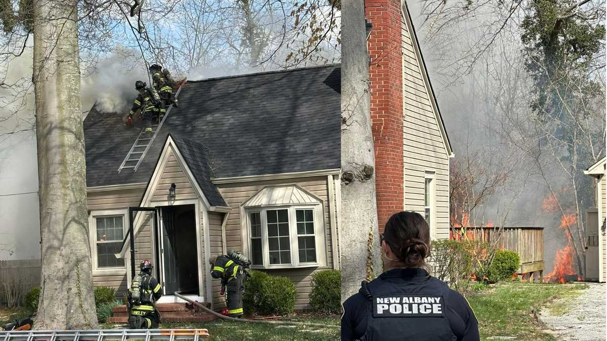 New Albany homes damaged by fire resulting from 'burning leaves'
