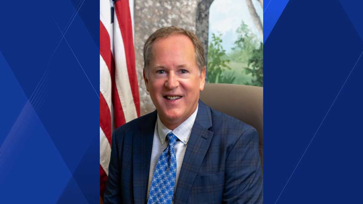 Fort Myers Beach Councilmember Jim Atterholt announces retirement