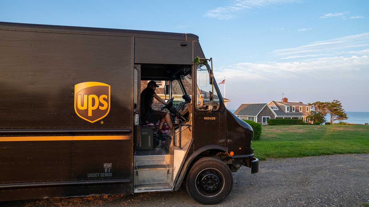 UPS reaches contract with unionized workers, averting strike