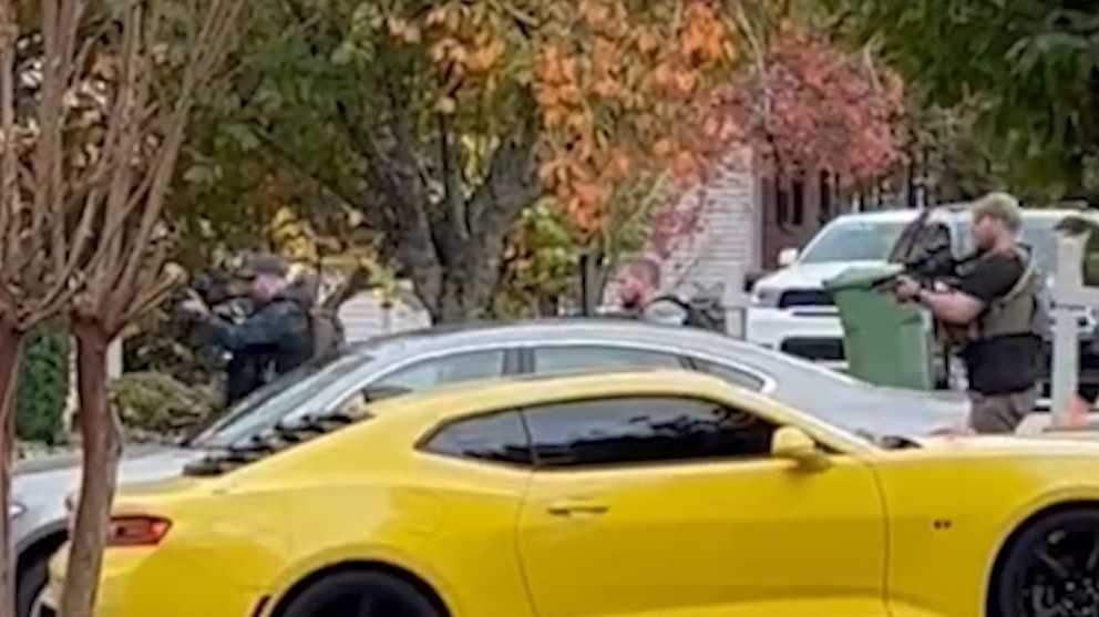 South Carolina: U.S. Marshals, deputies surround Greenville home South Carolina: U.S. Marshals, deputies surround Greenville home