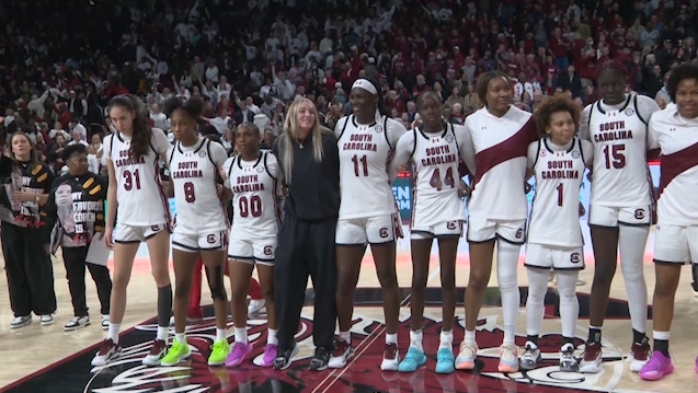 No. 2 South Carolina women beat No. 4 Texas 68-65 to avenge only loss