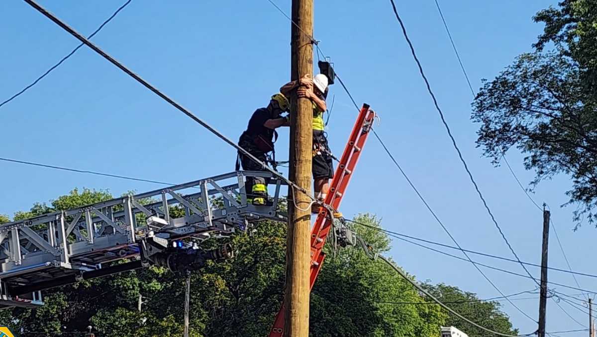 Des Moines fire crew rescues utility worker stuck on pole