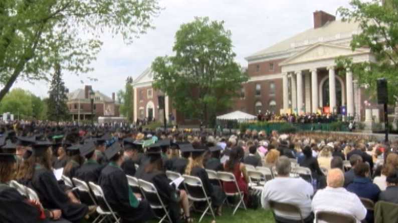 UVM grads get advice from journalist, Vermont governor