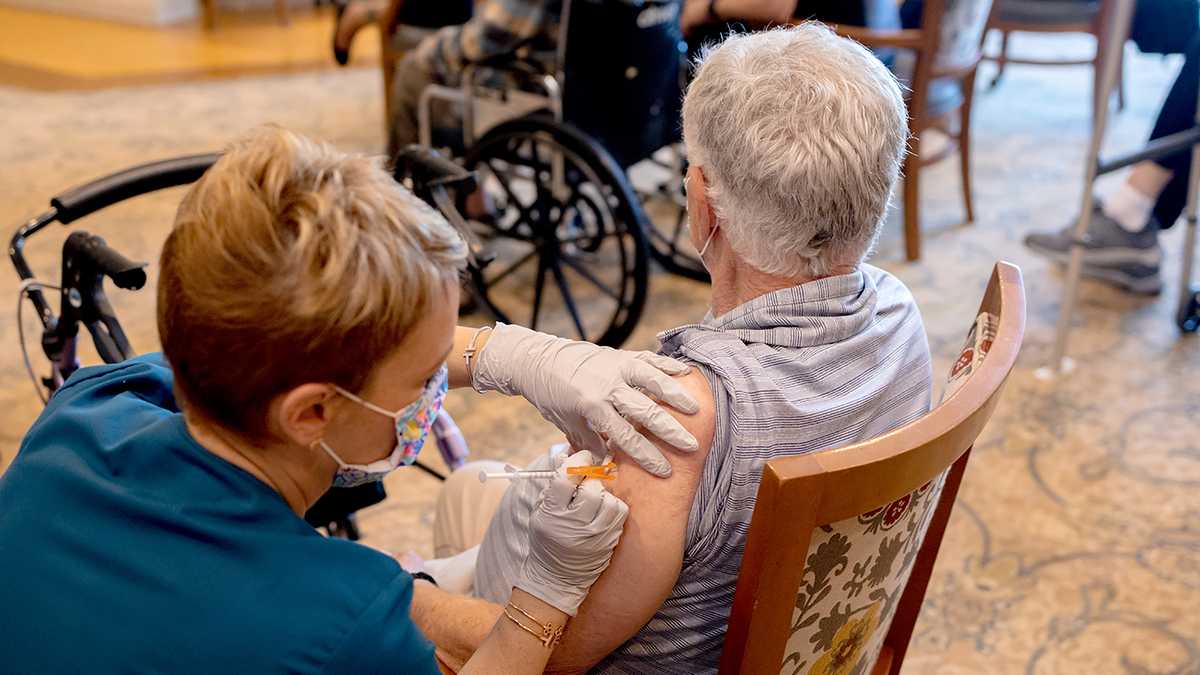 Vaccine protection against COVID-19 wanes for older people over time ...